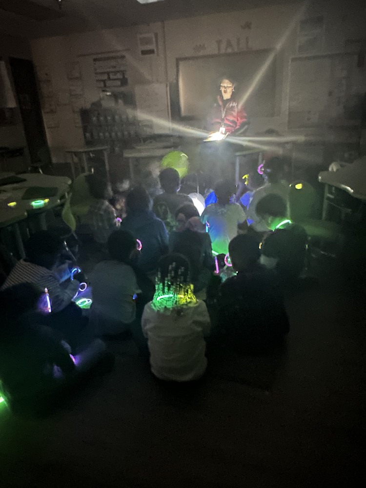 Principal Stewart Reads to 1st Graders During Fun Friday! | Hope Public ...